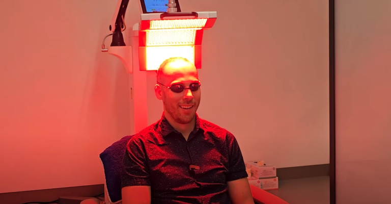 Rotlichttherapie Haare – effektive Behandlung bei Haarausfall - Dr ...
